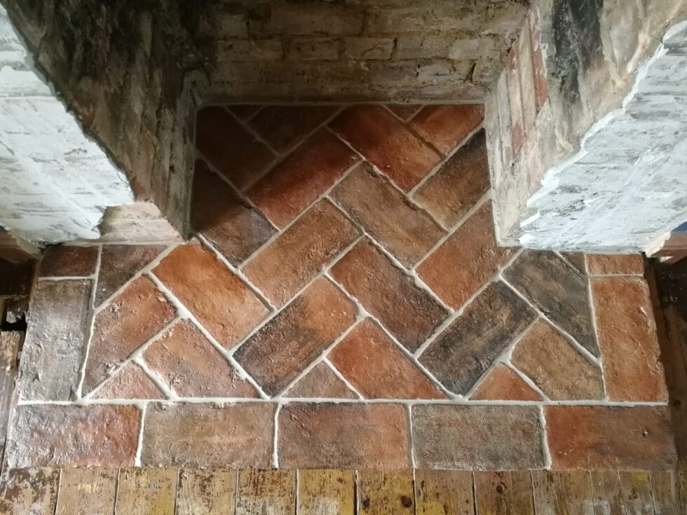 10 RUSTIC TERRACOTTA FLOOR TILES IDEAS | LUBELSKA